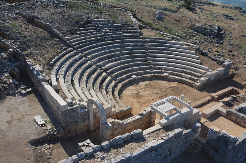 Εγκαίνια του έργου αποκατάστασης του αρχαίου θεάτρου Πλευρώνας από την ...